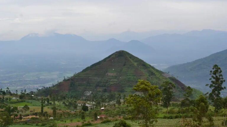 The Oldest Pyramid in the World May Not Have Been Built by Humans: The ...