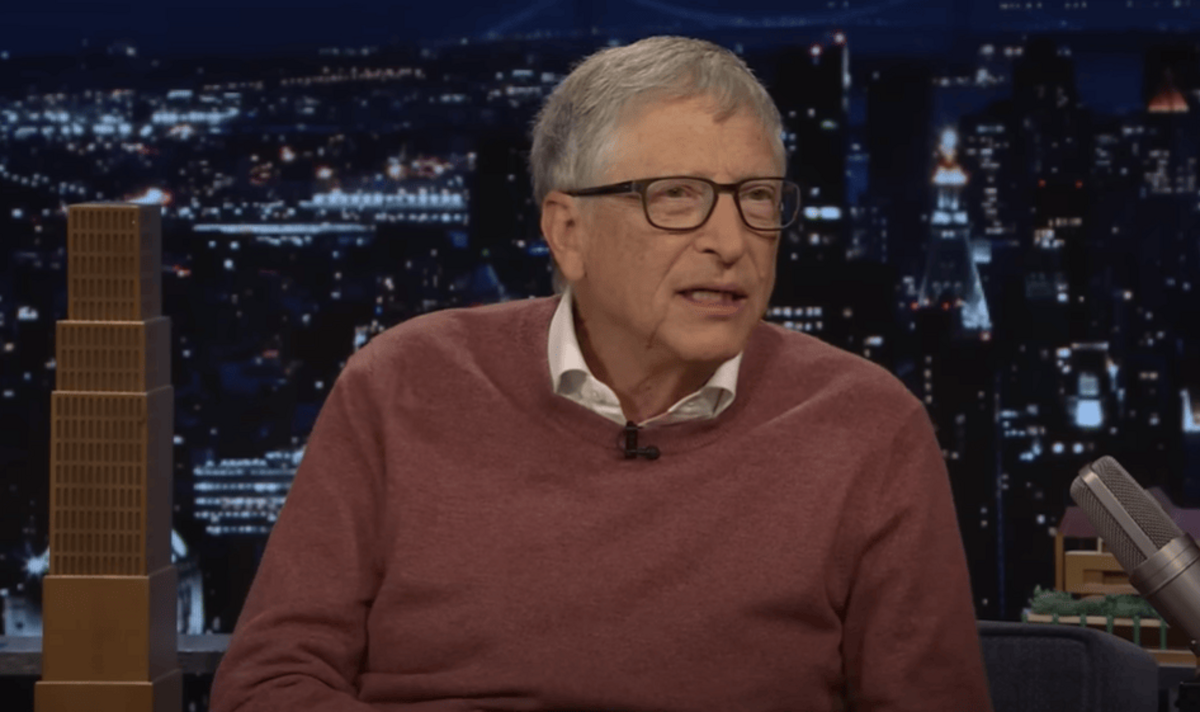 Bill Gates Admits He Made A Grave Mistake That Cost Microsoft $400 ...