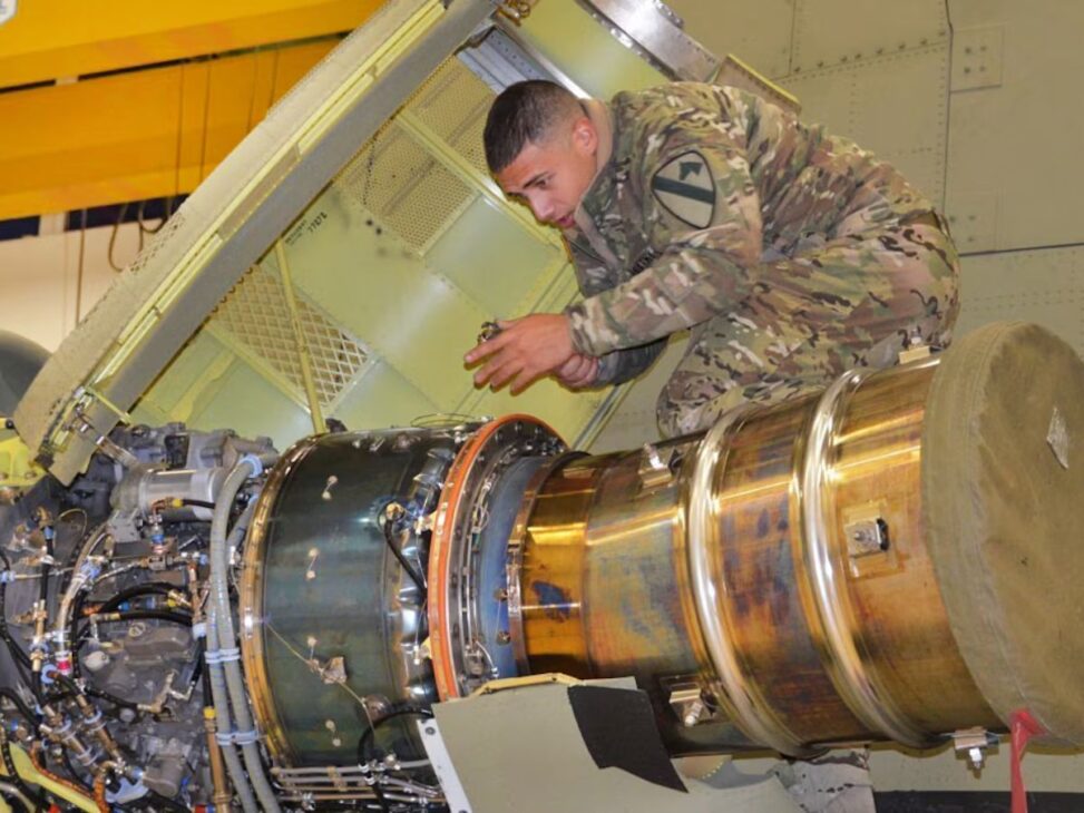 The Chinook Helicopter Engine, With Two Rotors Spinning in Opposite ...