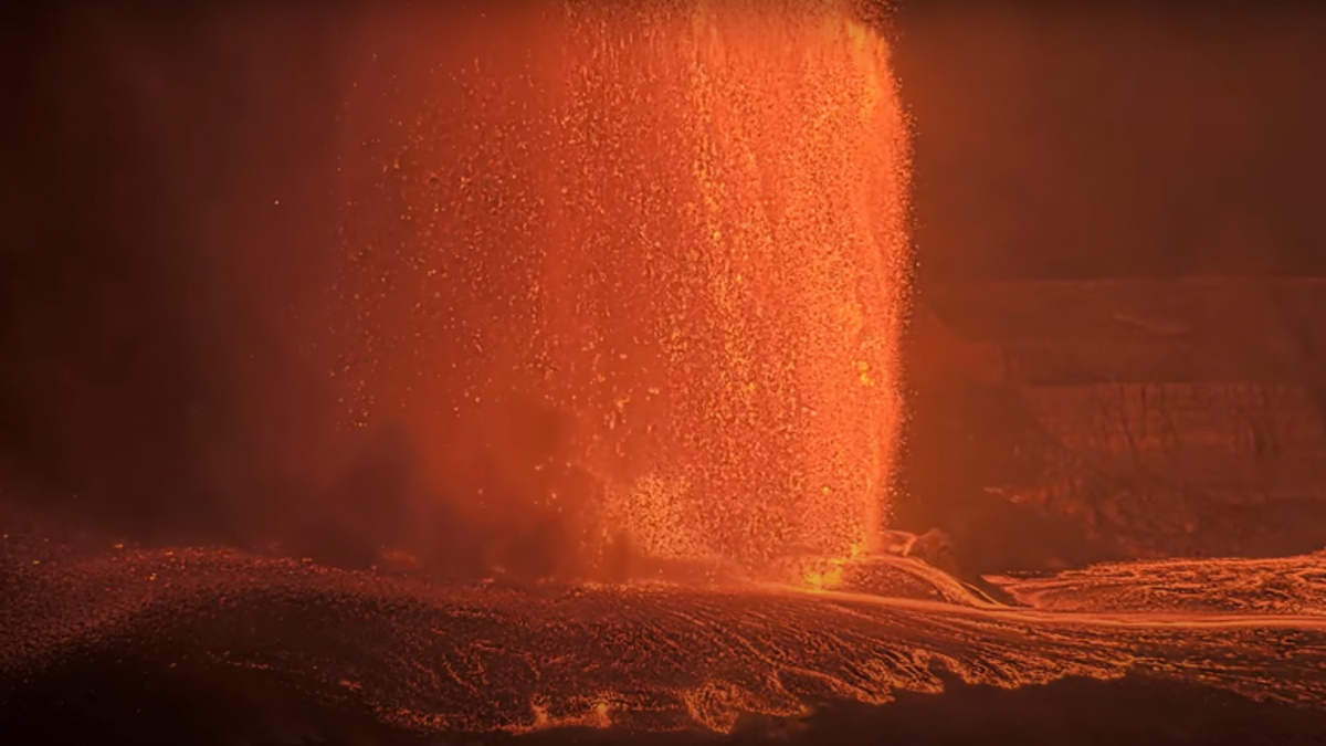 Watch: Kilauea Eruption Launches Lava Jets 300 Meters High and Creates ...