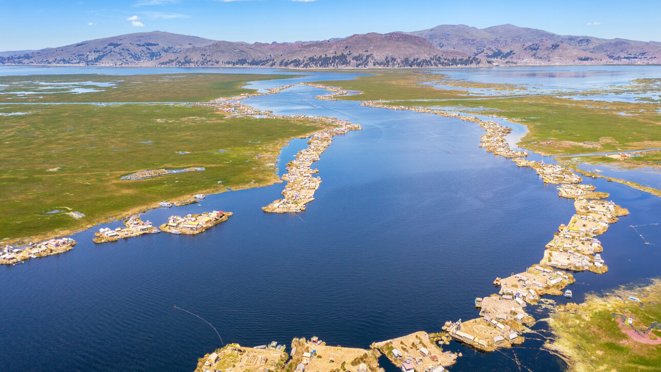 In The Heart Of South America, A Gigantic Lake Defies The Laws Of ...