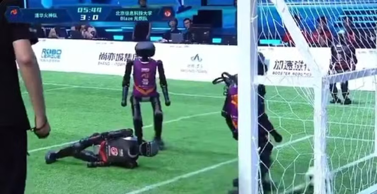 Video: Humanoids Competing in a Soccer Match Is the Strangest Scene You ...