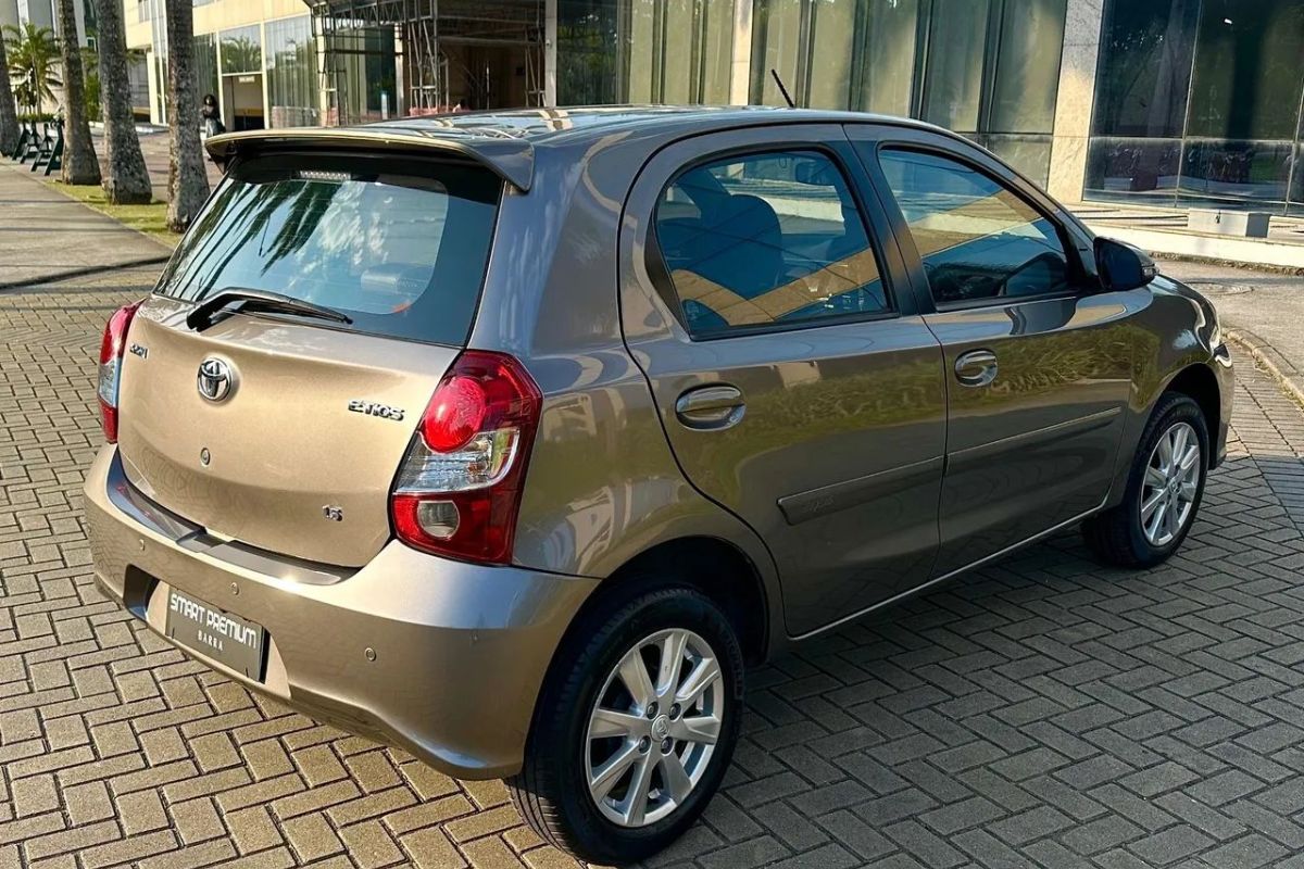 Toyota Etios Achieves Up to 14 Km Per Liter and Costs Only R$ 35,000 in ...