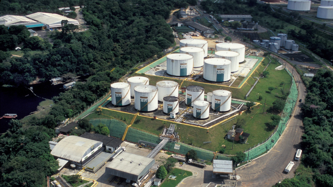 Is Reversing Privatization Worth It? Oil Workers Demand Lula ...