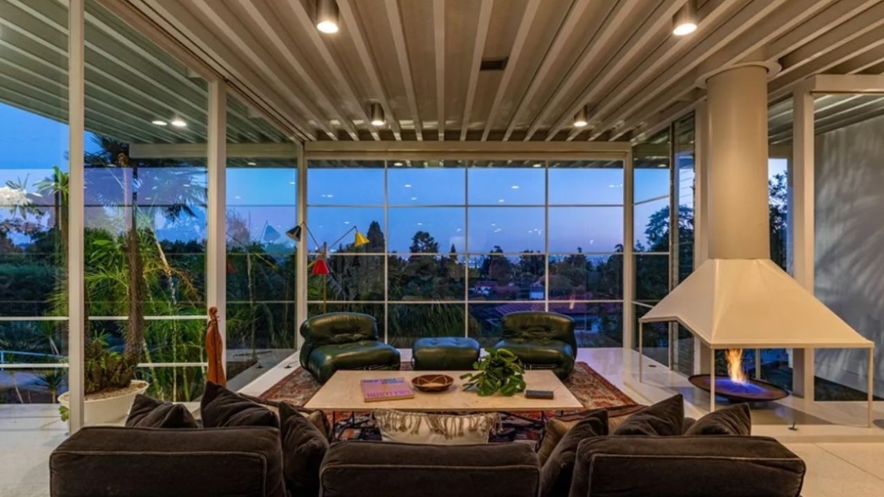 Brad Pitt's Luxurious Glass Mansion In Los Angeles Features 2,000 Sq Ft ...