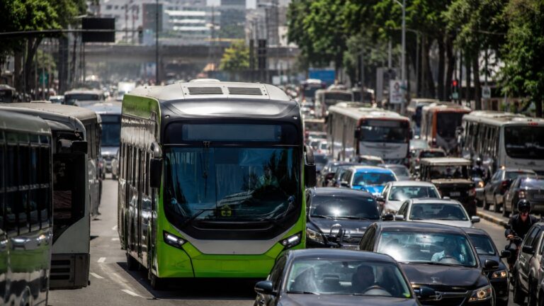 Rio becomes a testing ground for electric buses: BYD, Marcopolo and ...